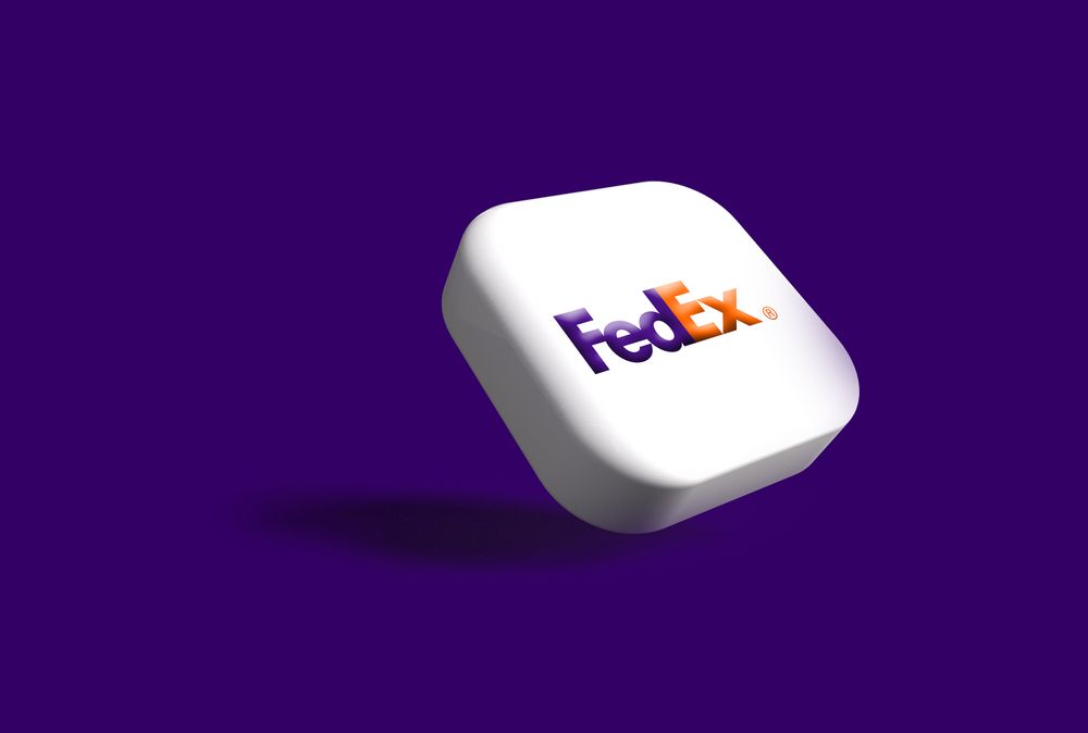 FedEx vs UPS: Difference, Shipping Rates & Service Comparison